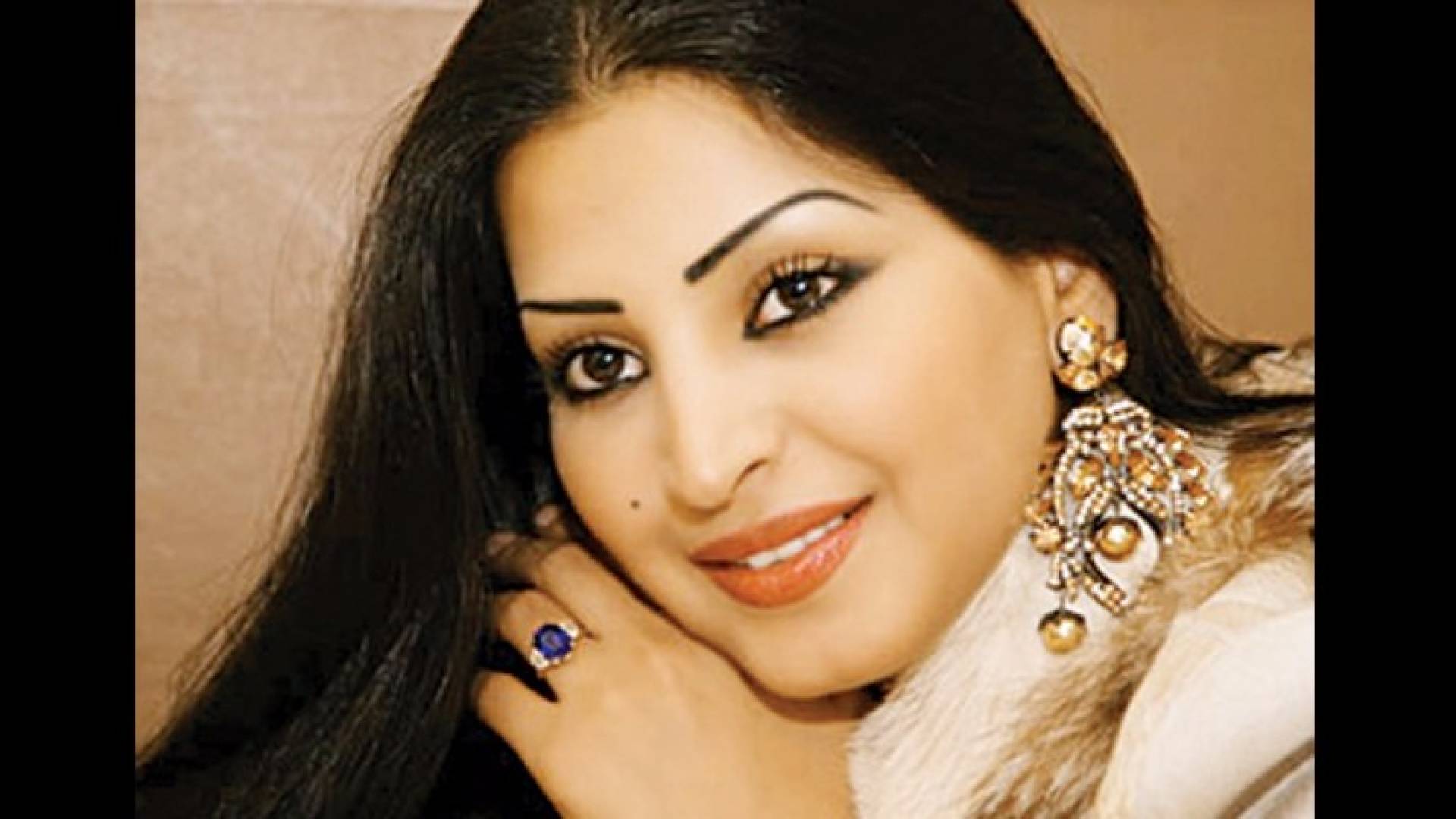 Roya News | Wealthy Saudi actress to fly Qatari pilgrims out to Hajj in ...