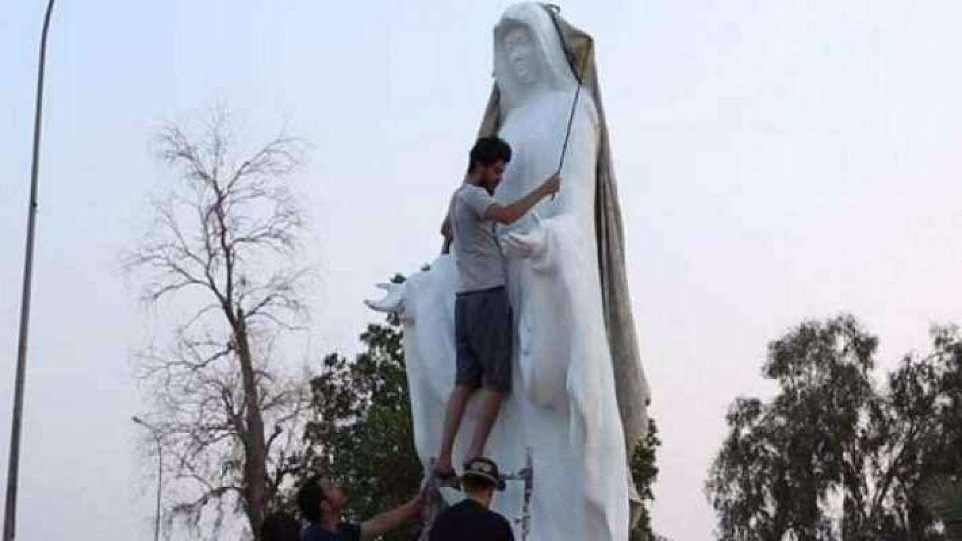 Roya News | Virgin Mary statue removed in Iraq for 'religious reasons'