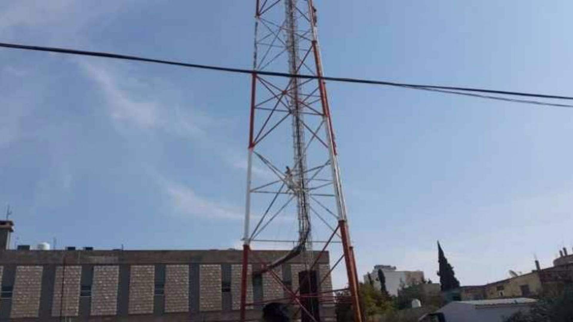 Roya News | Man threatens to throw himself off a telecom tower in Irbid