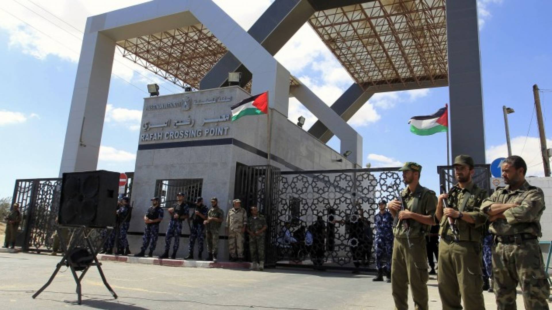 Roya News | Egypt to open the Rafah border for a month