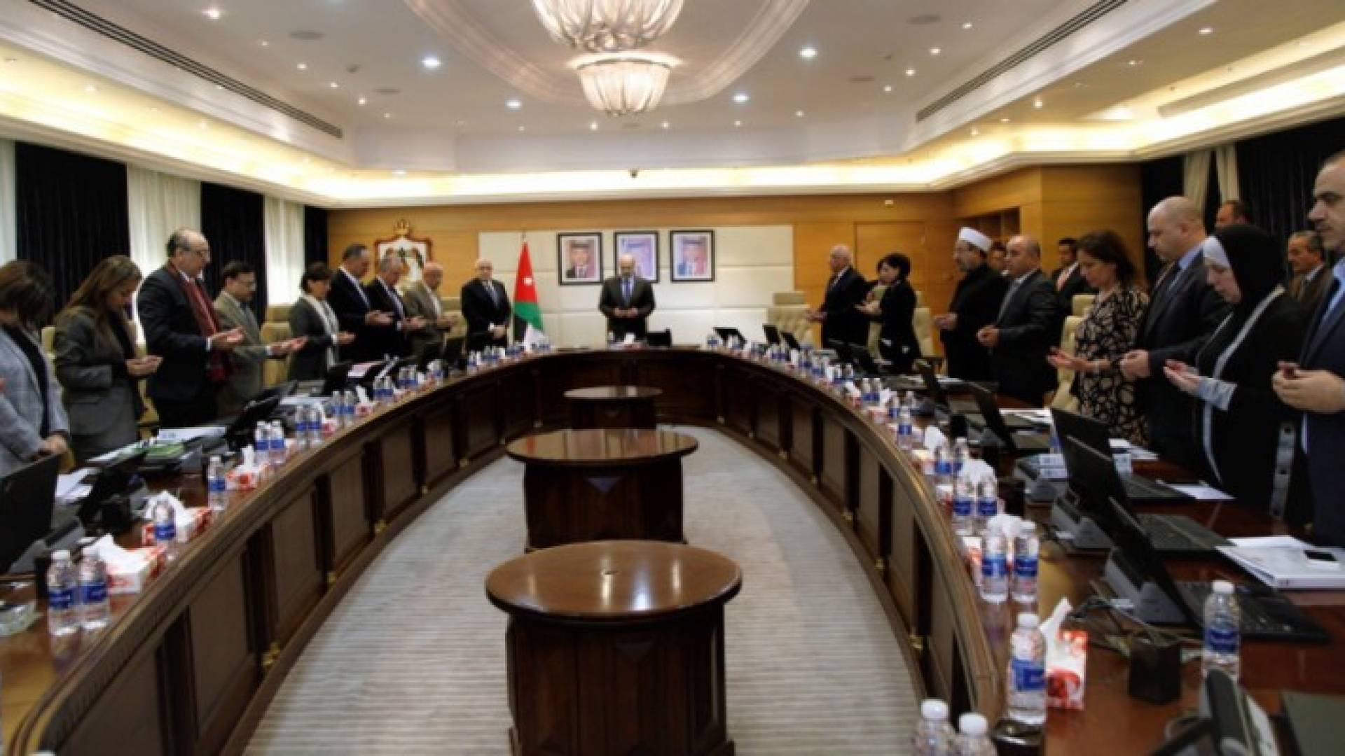 Roya News | Cabinet forms ministerial Crisis Management Unit