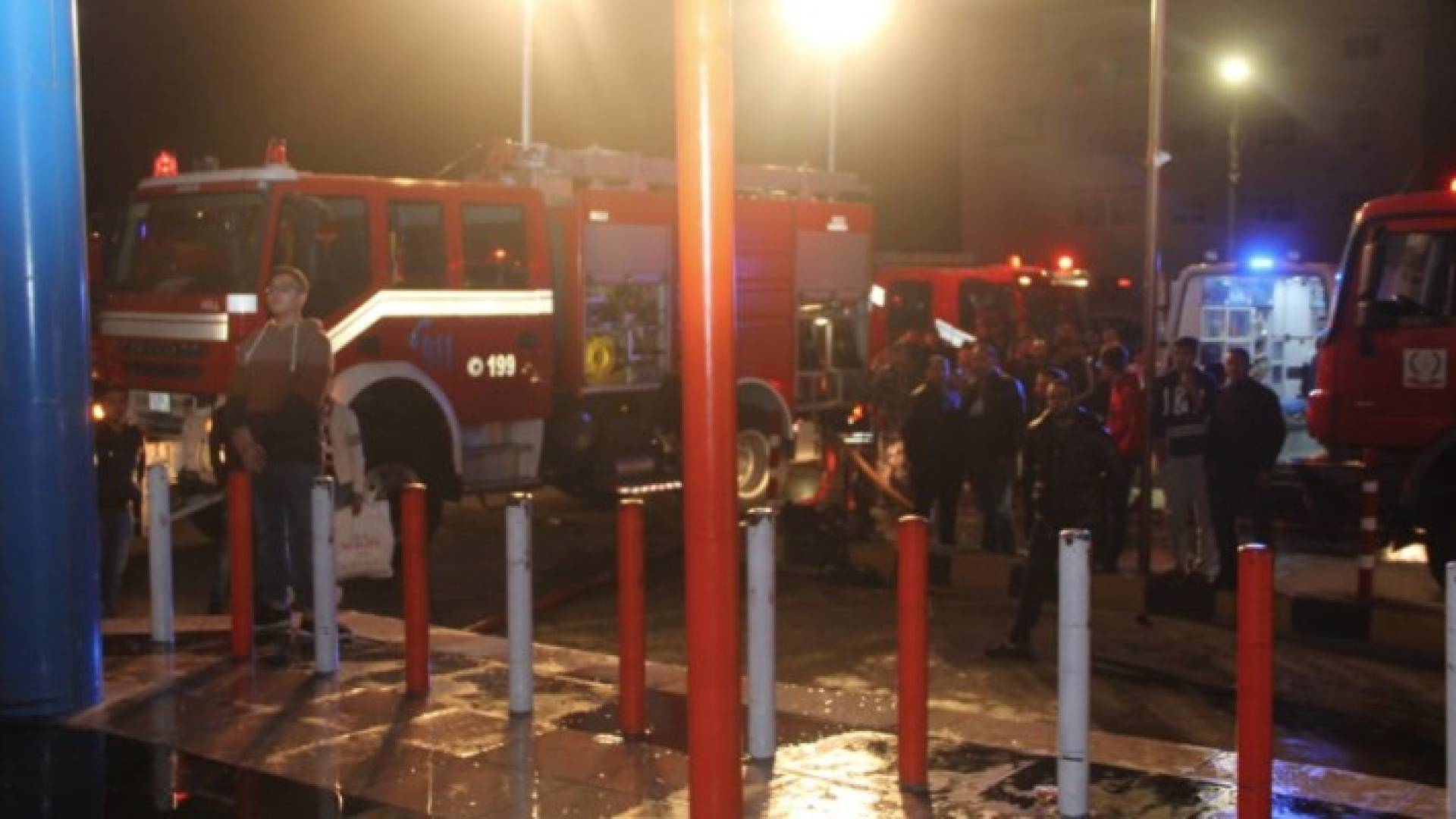 Roya News | Six hospitalized after fire starts at a mall in Amman