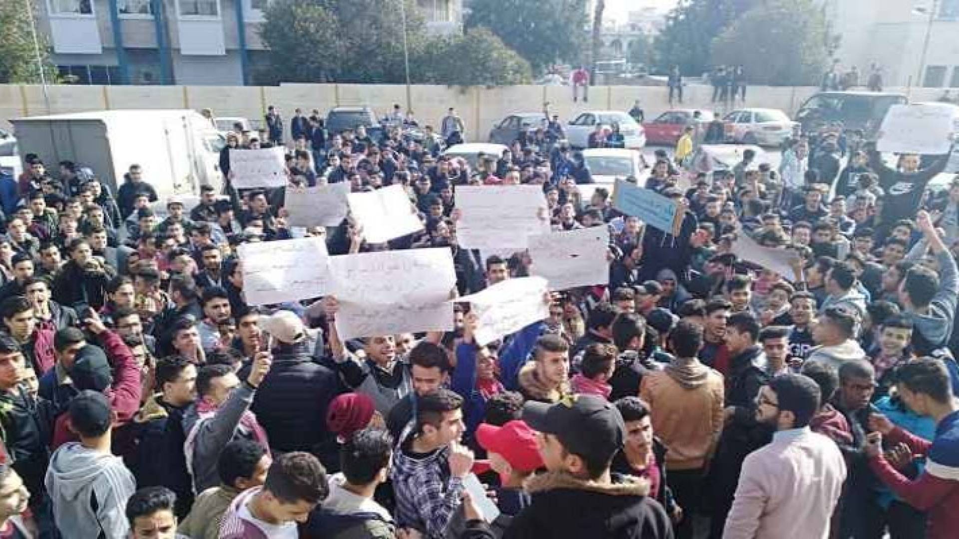 Roya News | Tawjihi students protest against 'one session' examinations