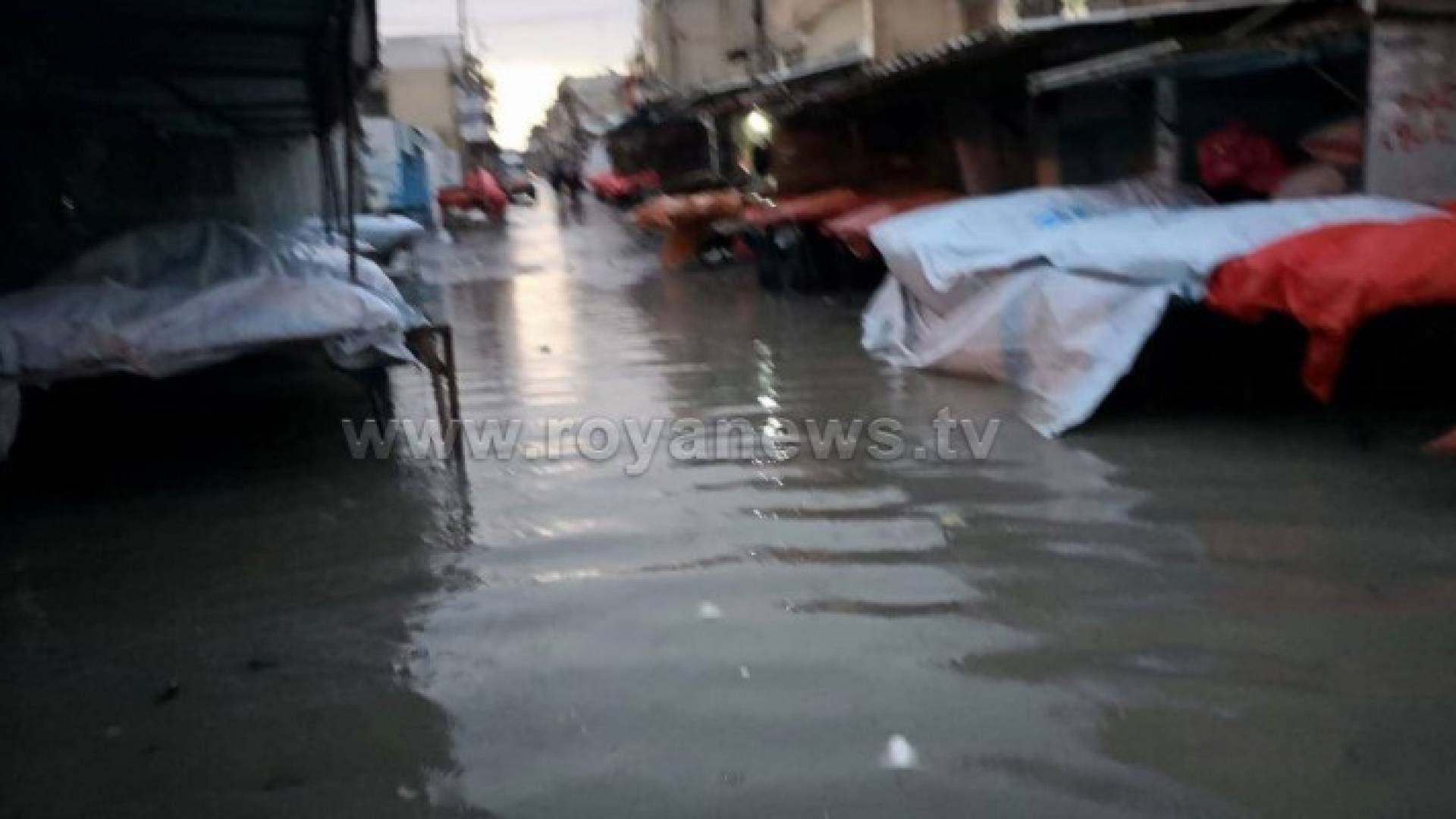 Roya News | Shops flooded in Zarqa camp