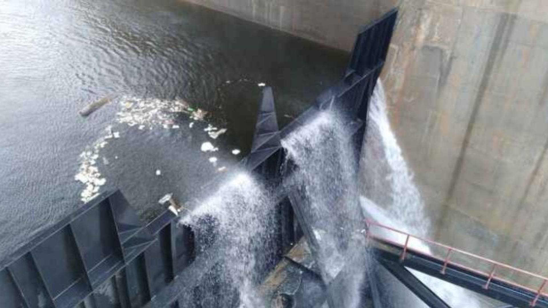 Roya News | King Talal Dam floods