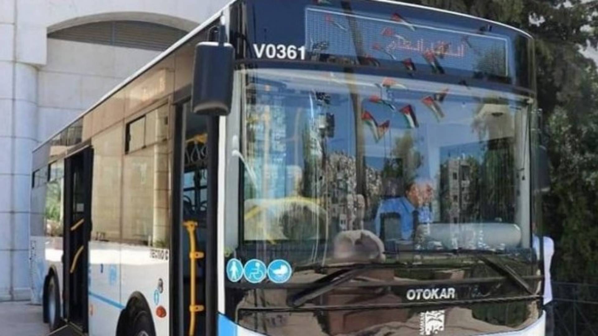 Roya News | GAM: During first 5 hours, 600 people used buses operating ...
