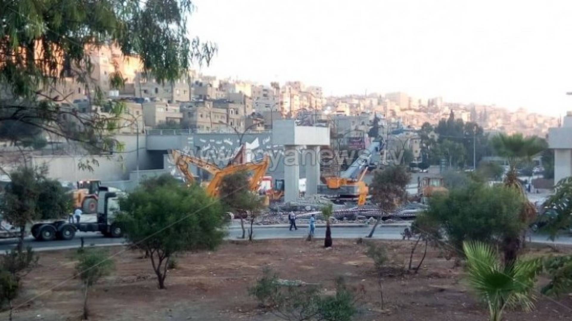 Roya News | Photos: Heavy traffic jam in Amman following bridge collapse
