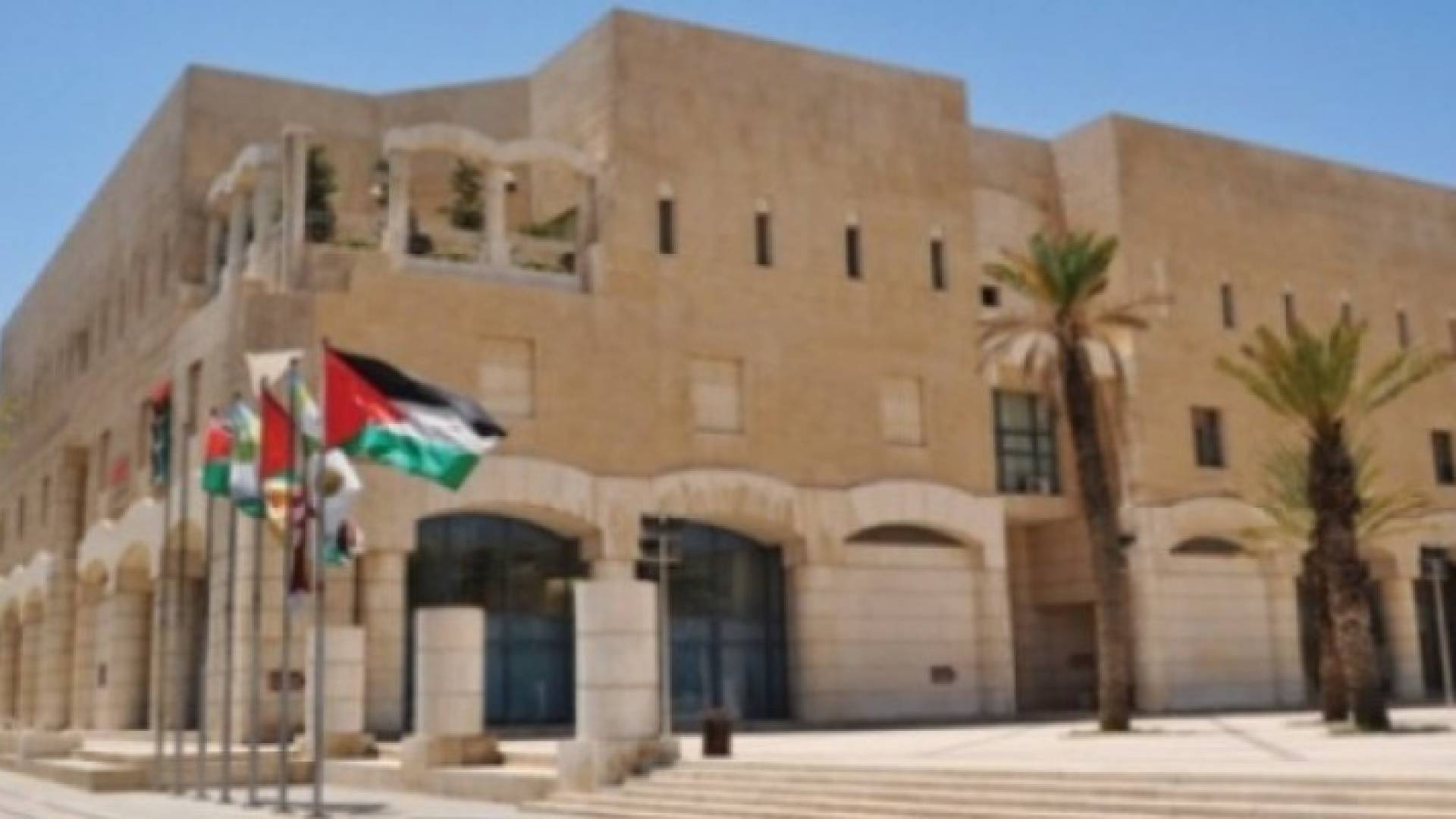 Roya News | Amman Municipality reopens after two days of closure