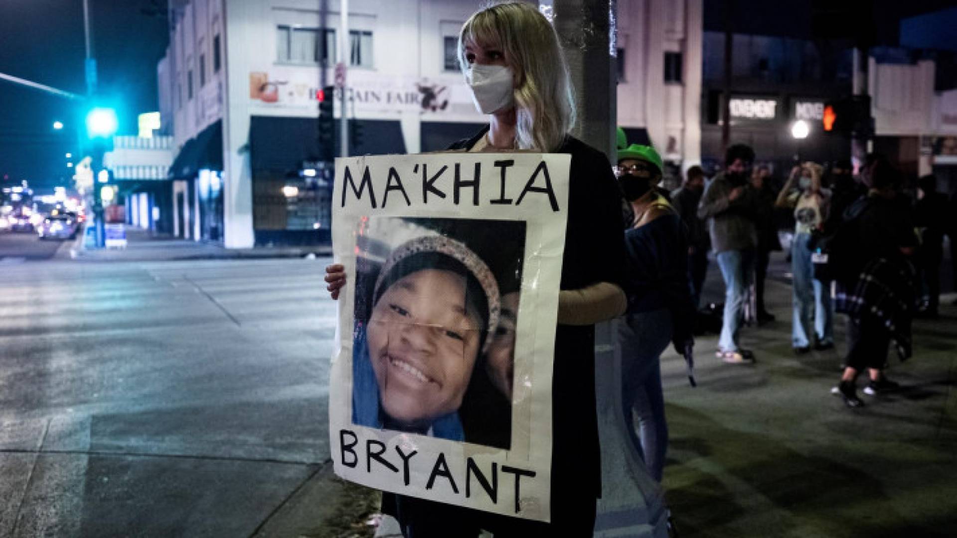 Roya News | Black teenager shot dead by police in Ohio moments after ...