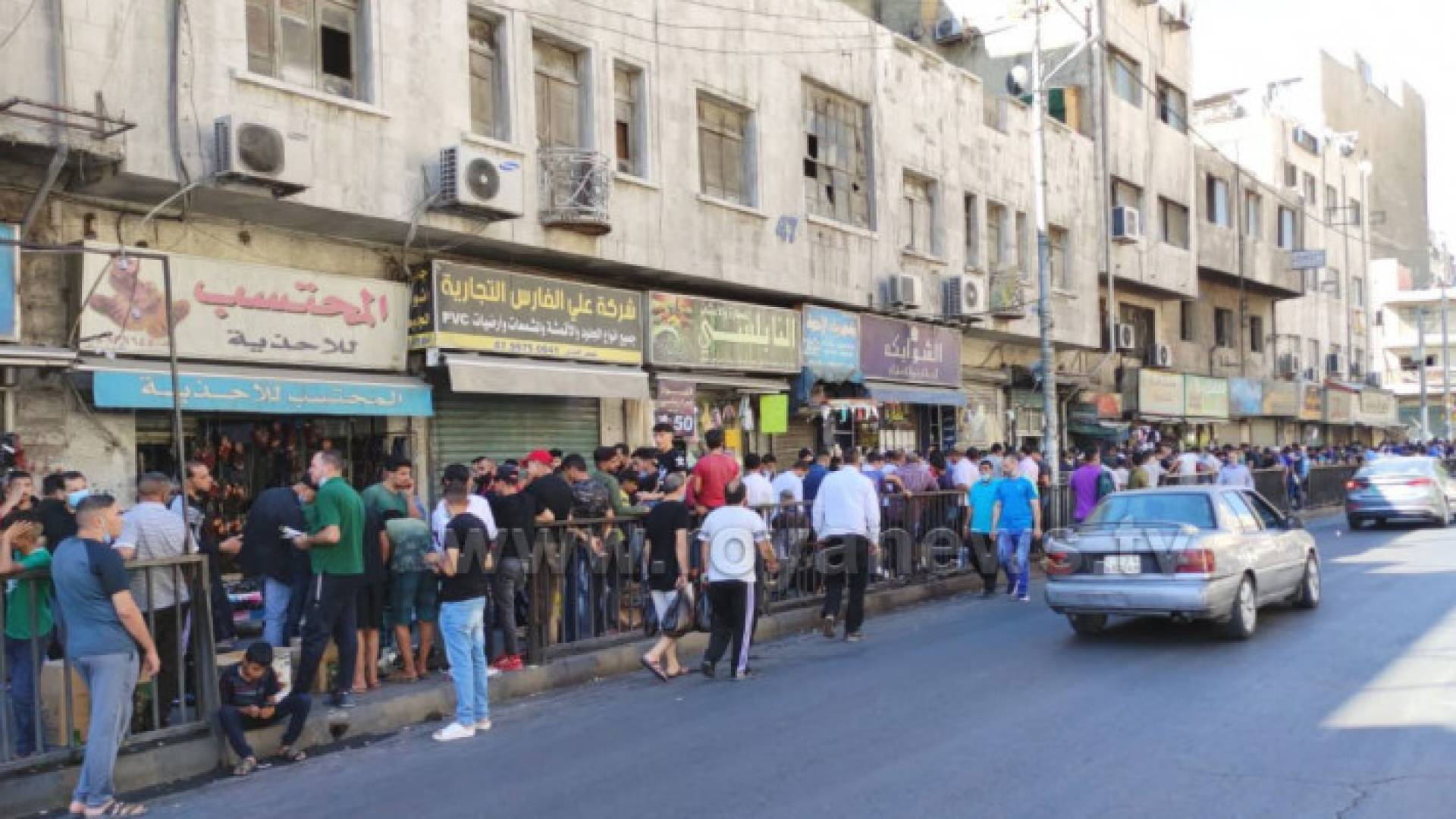 Roya News | IMAGES: Extreme overcrowding, lack of social distancing in ...
