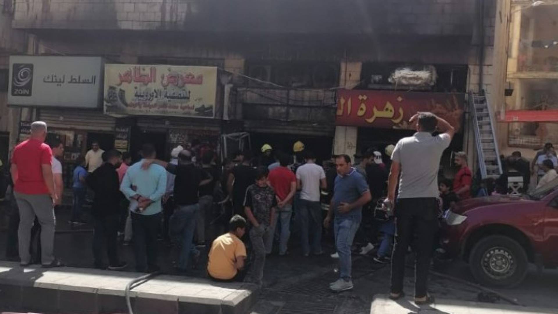 Roya News | IMAGES: Firefighters extinguish fire at bakery in Salt