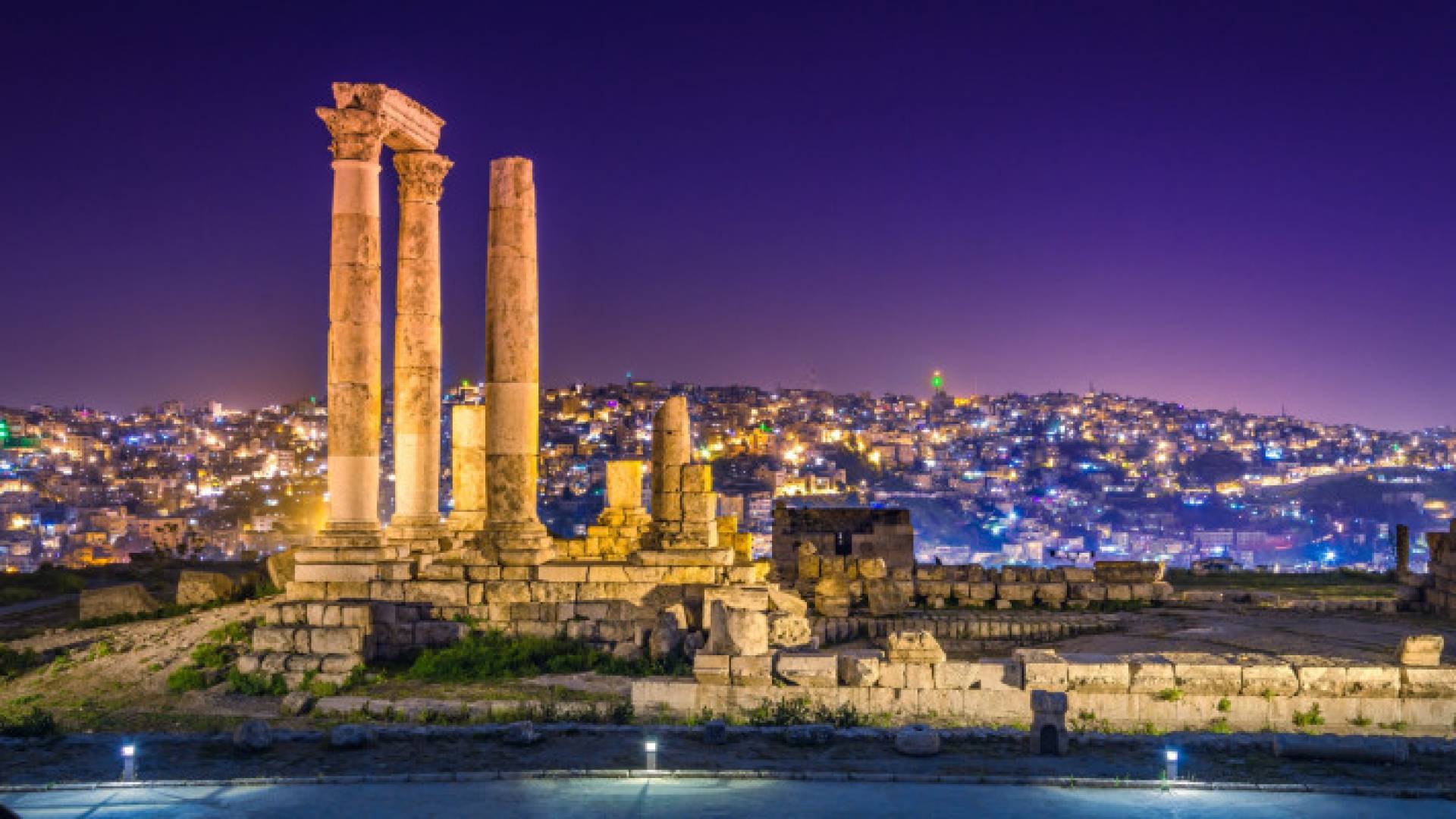 Roya News | Expected temperatures in Jordan Friday