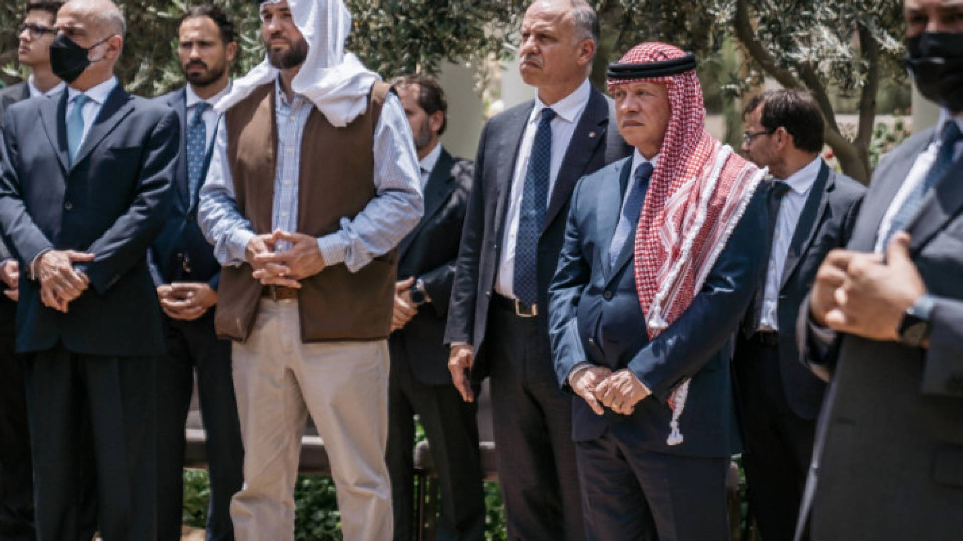 Roya News | King, Crown Prince participate in funeral of Queen Rania’s ...