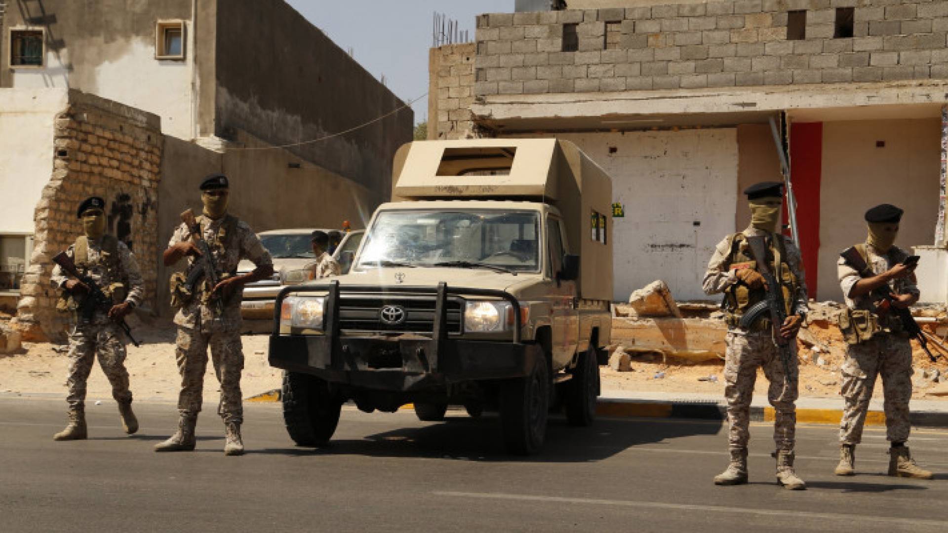 Roya News | A dozen dead in clashes in Tripoli