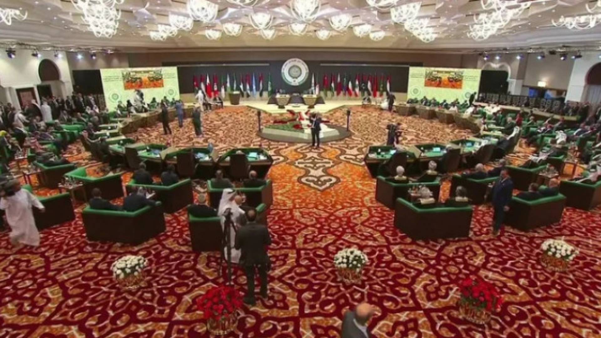 Roya News | Algeria hosts Arab League summit