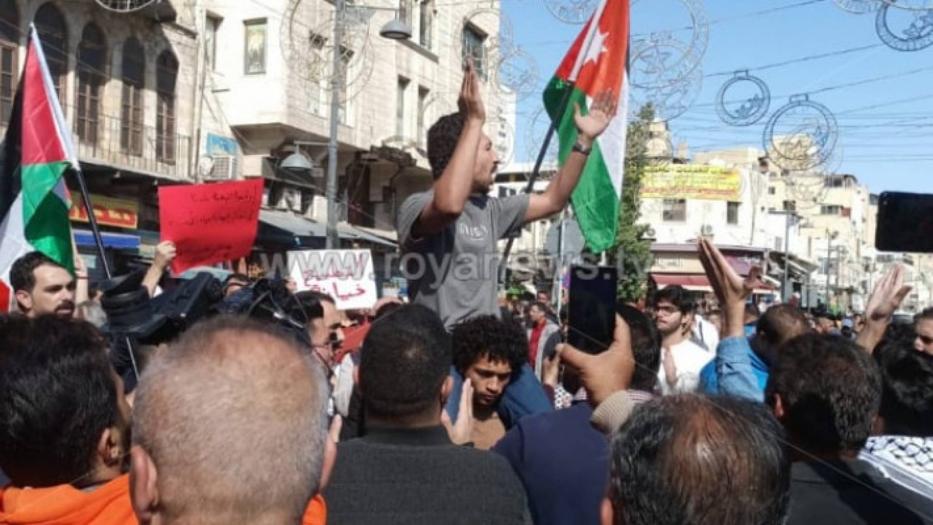 Roya News | March held in downtown Amman in rejection of deal with ...
