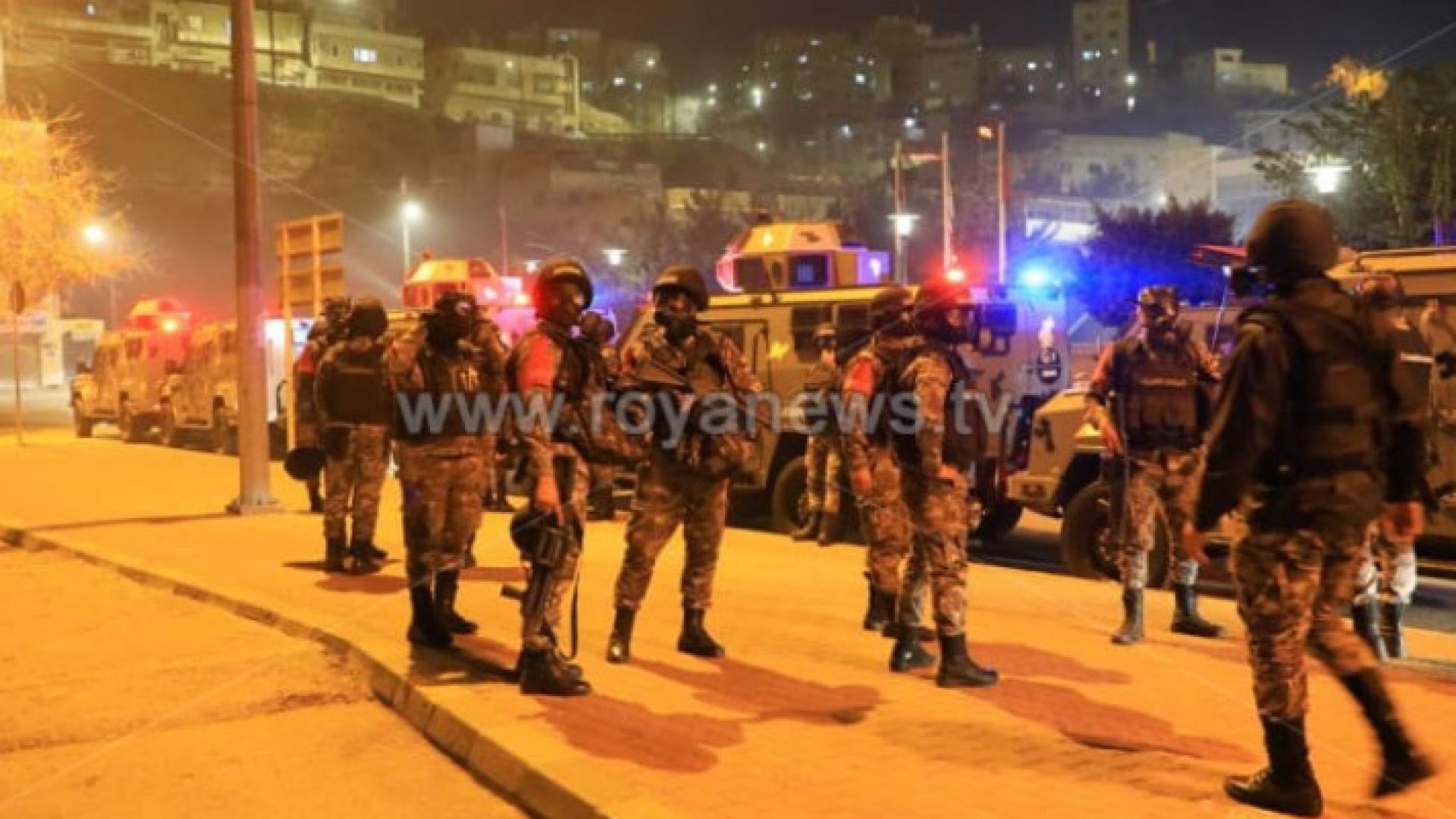 Roya News | VIDEO: Security forces deal with protests in Amman