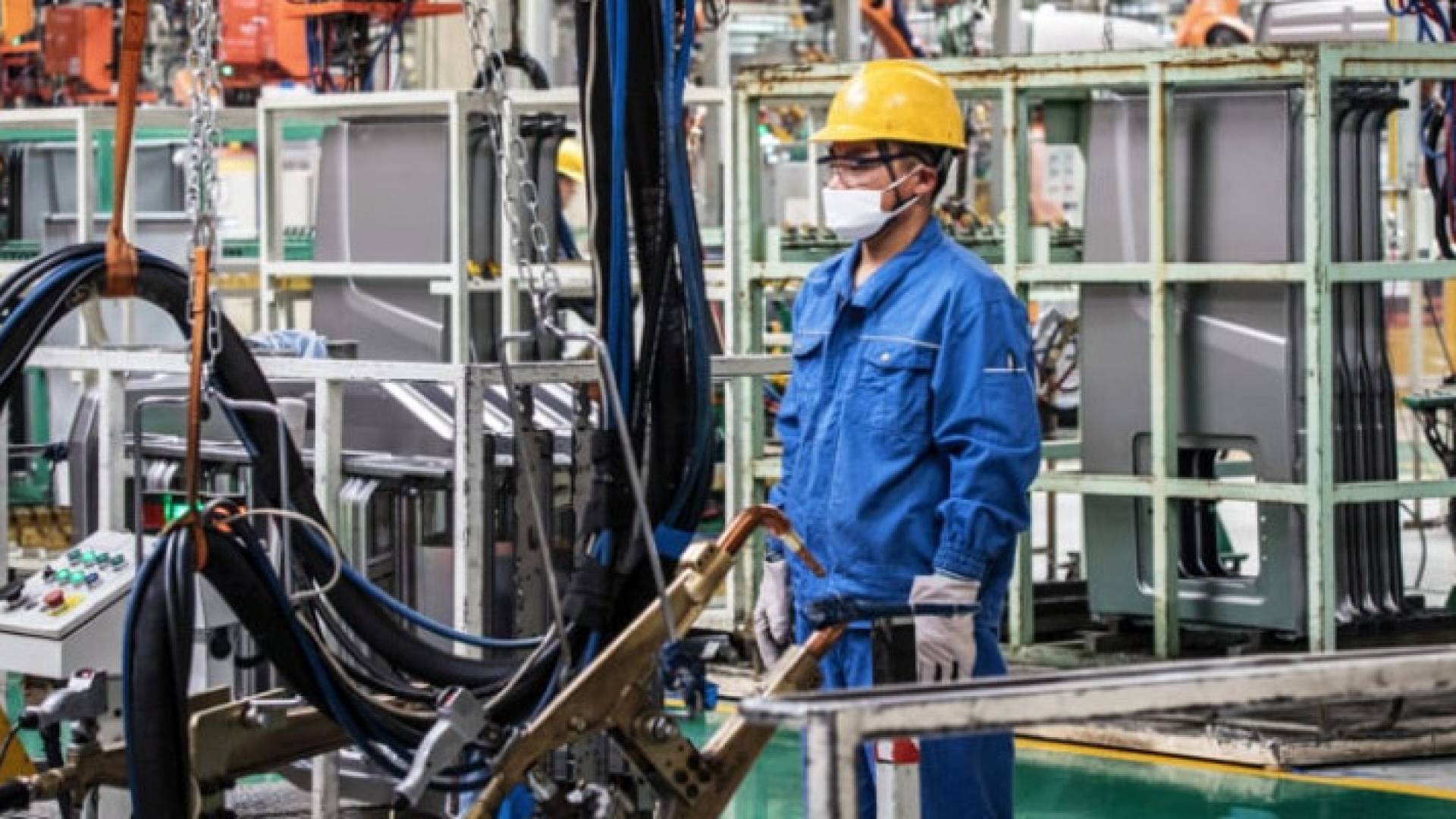 Roya News | China’s factory output recovers after coronavirus lockdown