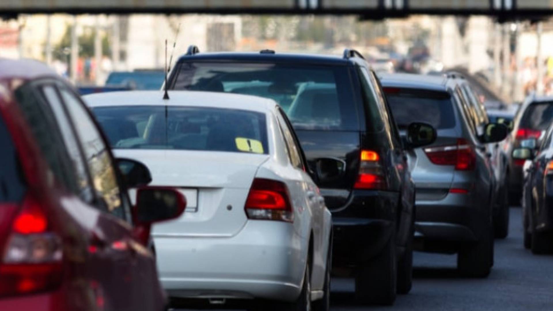 Roya News | Six-vehicle pileup causes traffic jam on Jordan Street