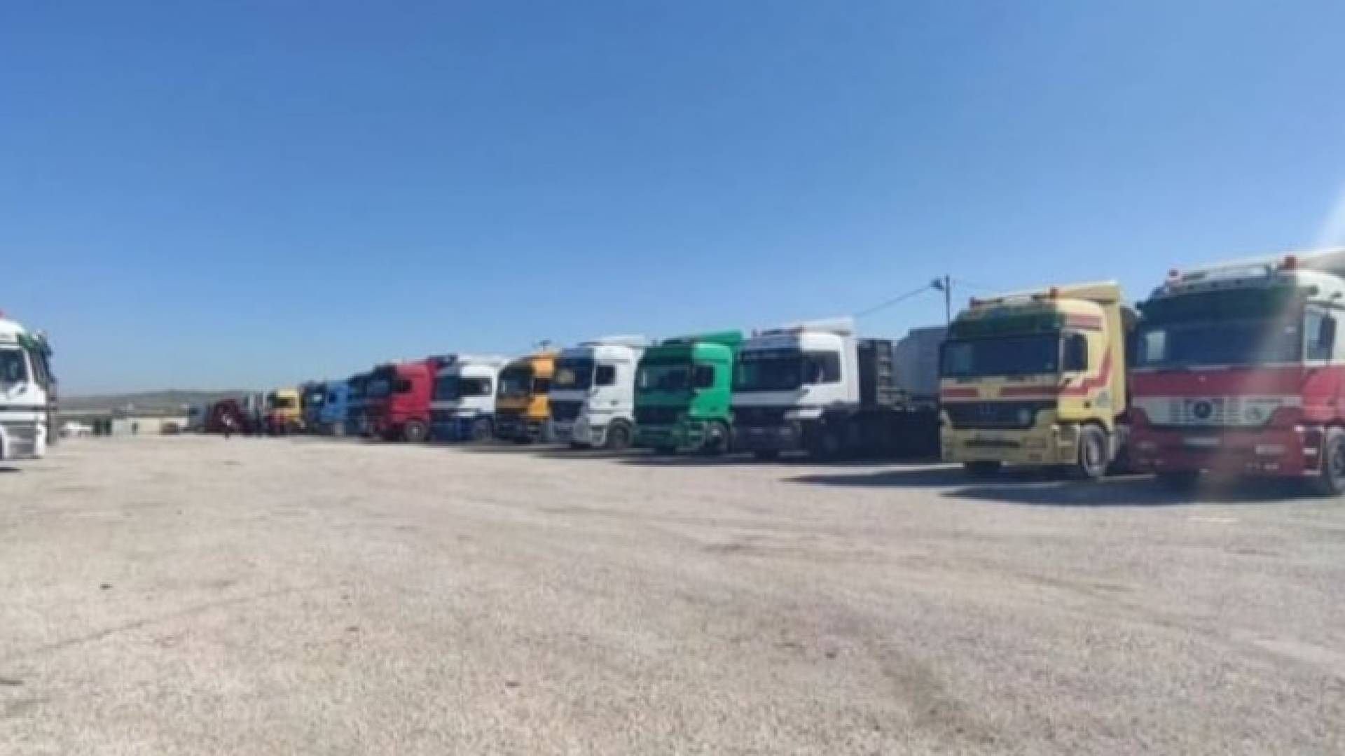 Roya News | Foreign Ministry follows up on Jordanian truck drivers in Sudan