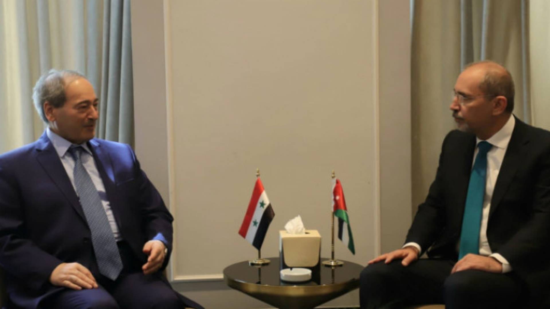 Roya News | Jordan's FM meets Syrian counterpart ahead of Amman meeting