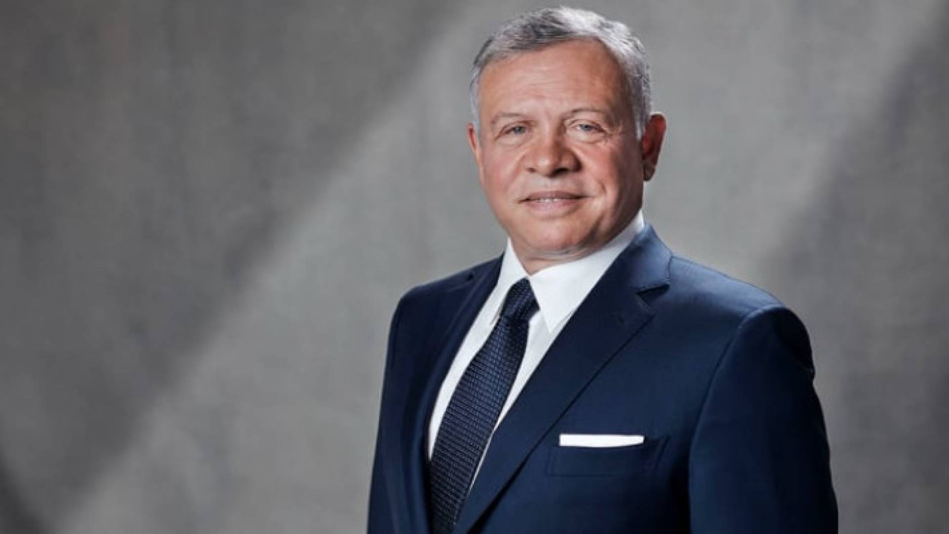 Roya News | King leaves homeland on private visit