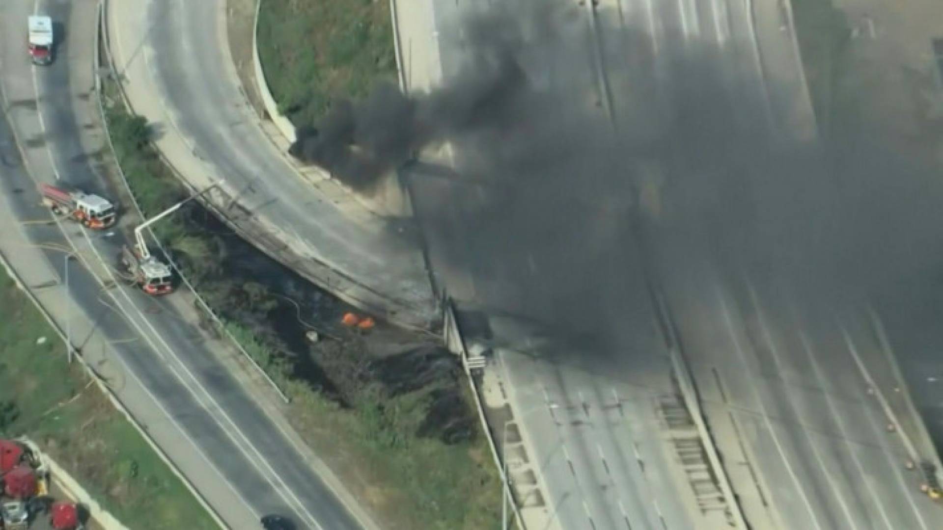 Roya News | Busy US highway collapses in Philadelphia