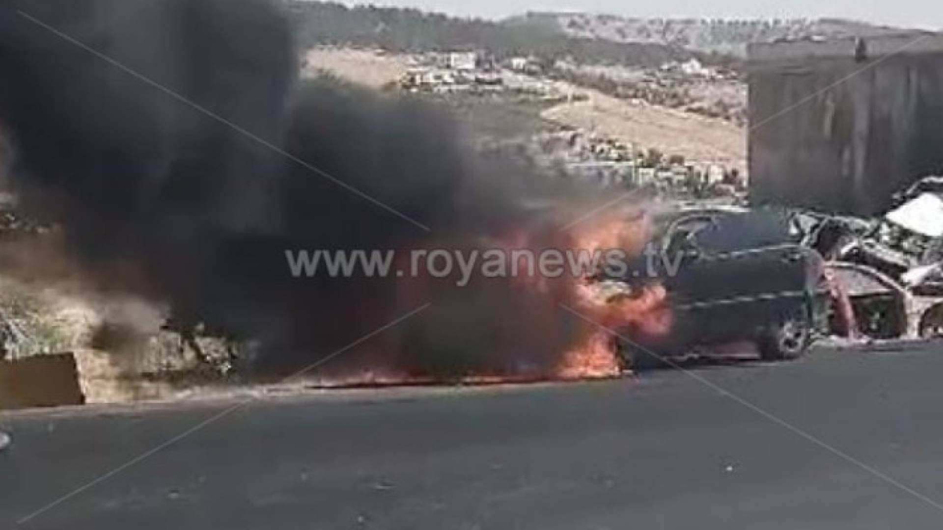 Roya News | Vehicle catches fire on Jerash-Irbid Road