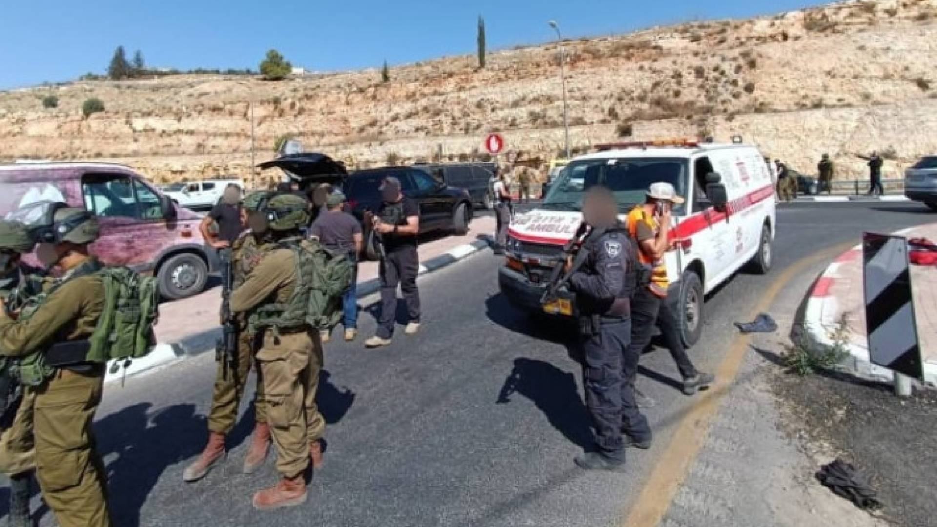 Roya News | Shooting attack targets armored vehicle in Ramallah