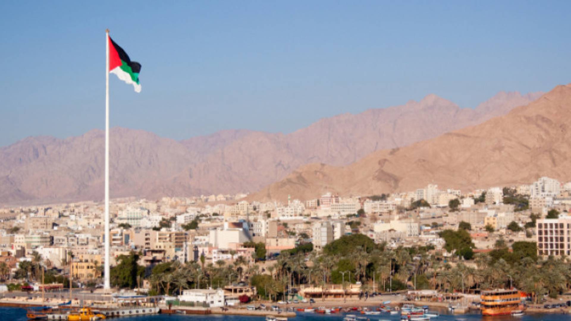 Roya News | 21 suffer suffocation in Aqaba's southern port