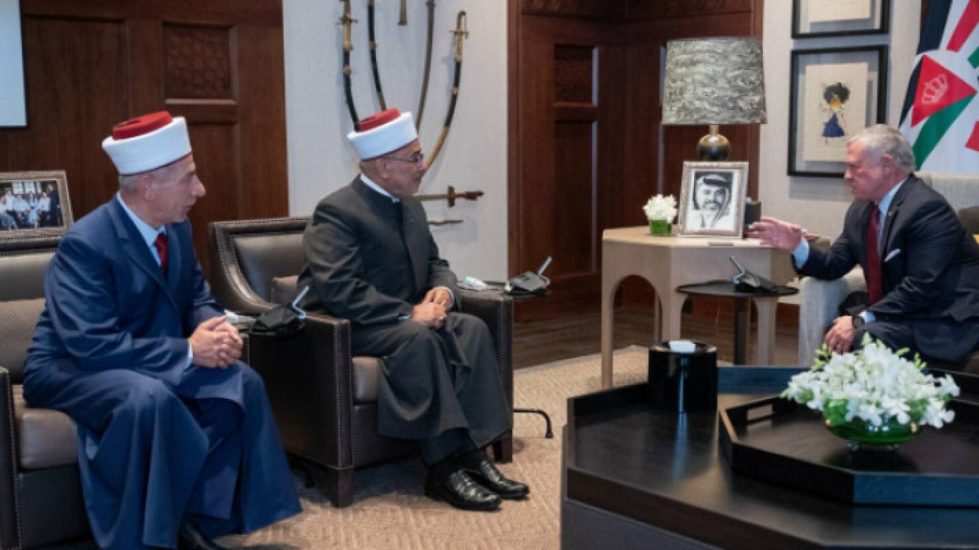 Roya News | King receives annual Sharia Courts report for year 2022