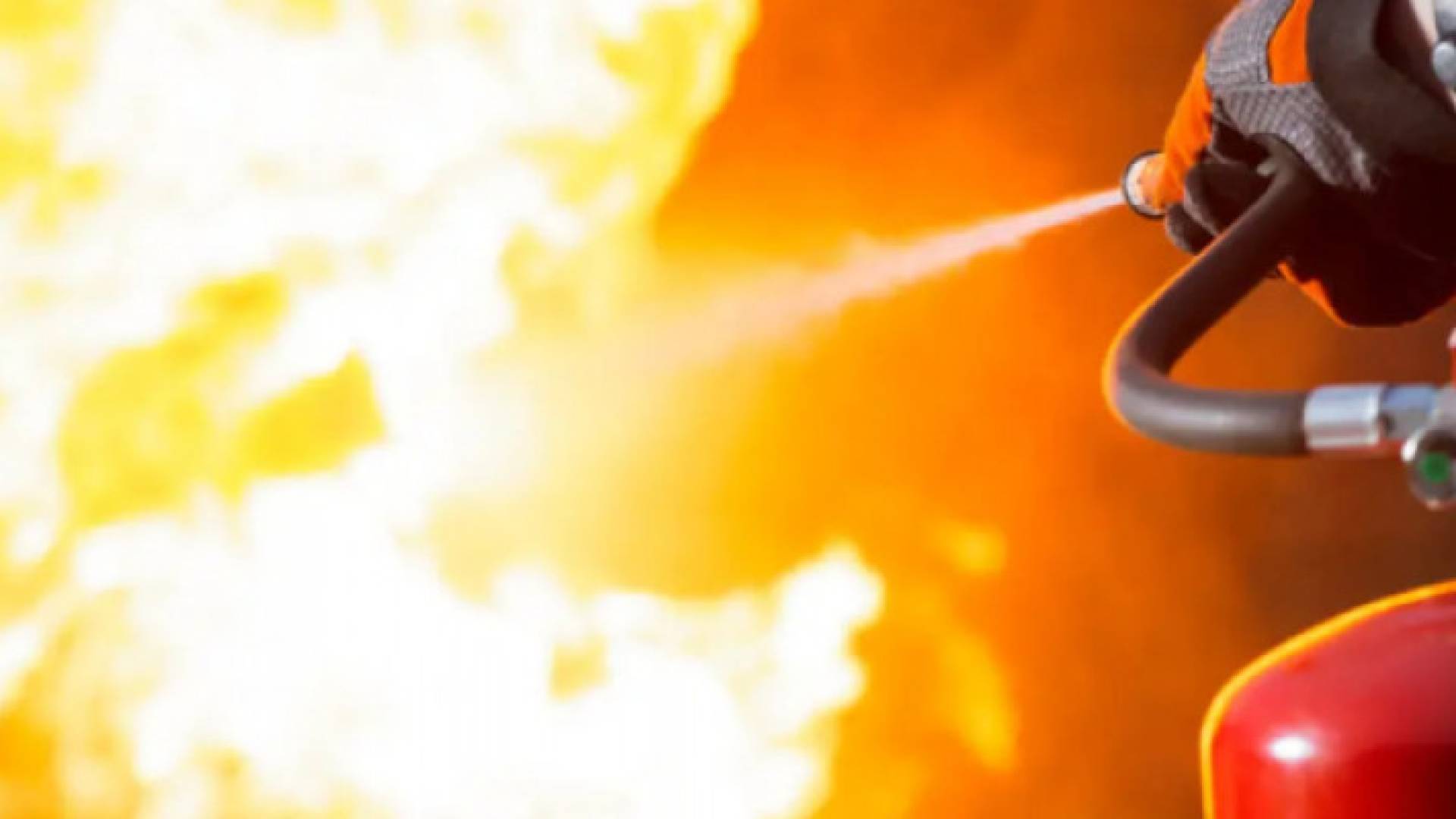 Roya News | Fire breaks out in Zaatari refugee camp