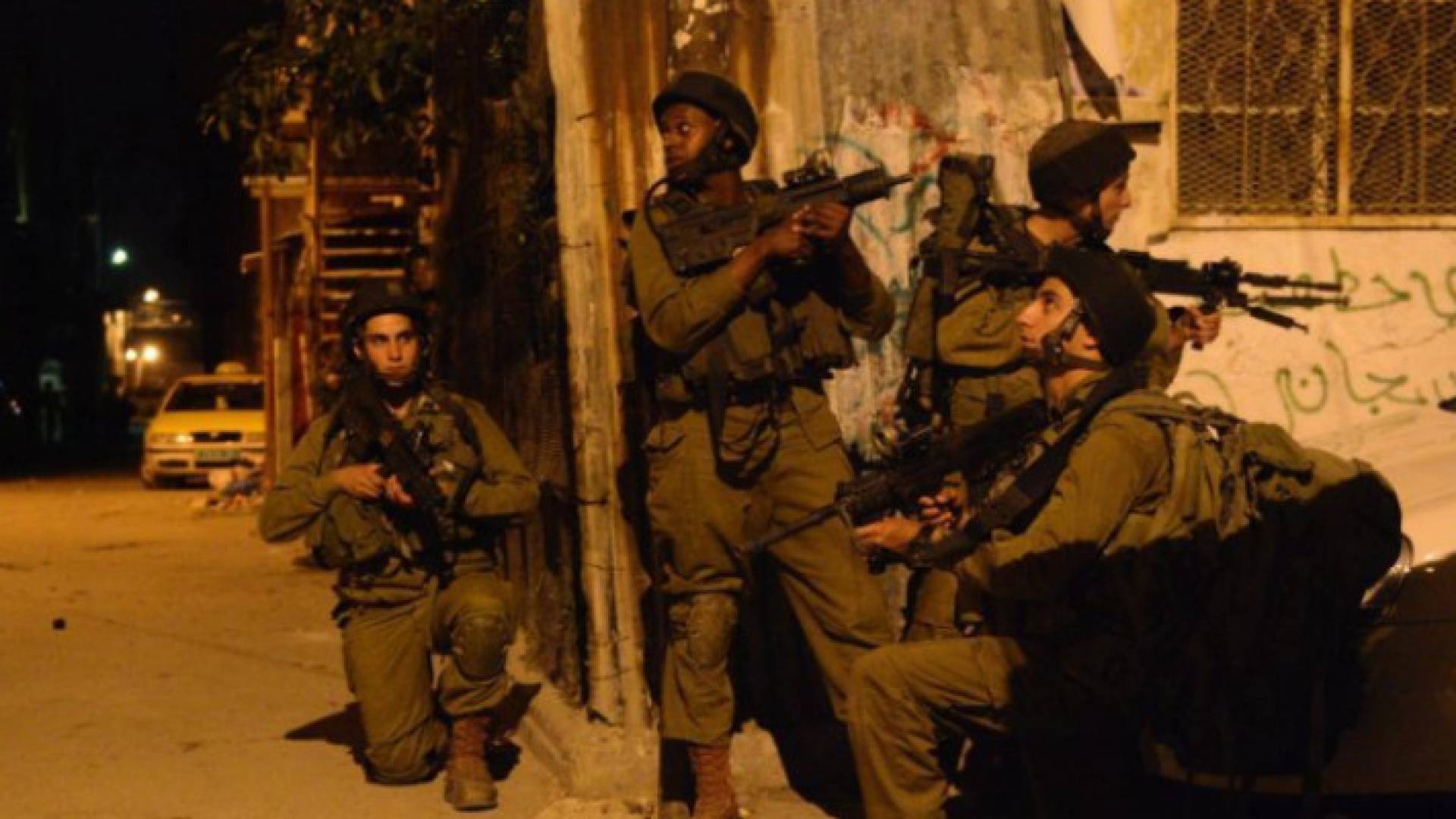 Roya News | 'Israeli forces' open fire on vehicle at Hebron entrance