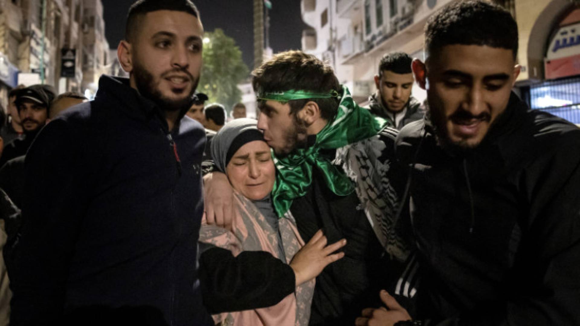 Roya News | Hamas receives list of detainees to be released Monday