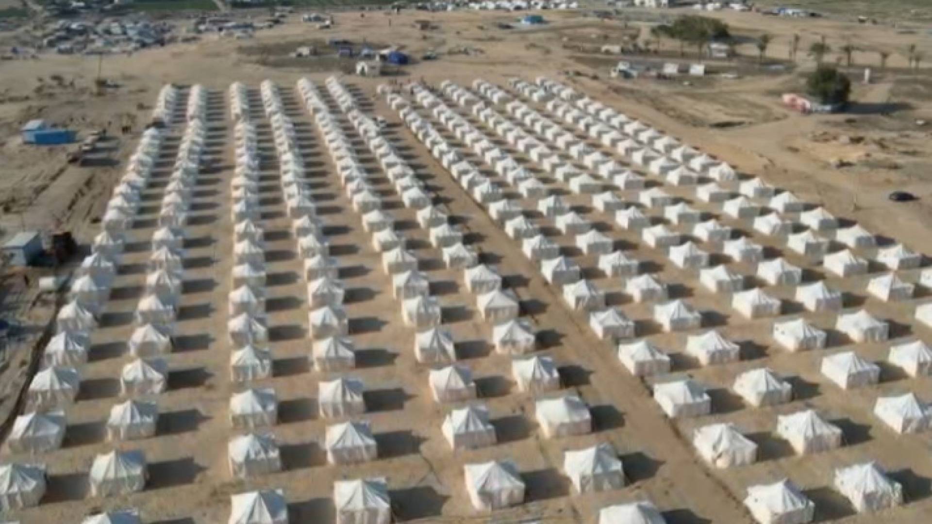 Roya News | VIDEO: first displaced persons camp set up in Gaza