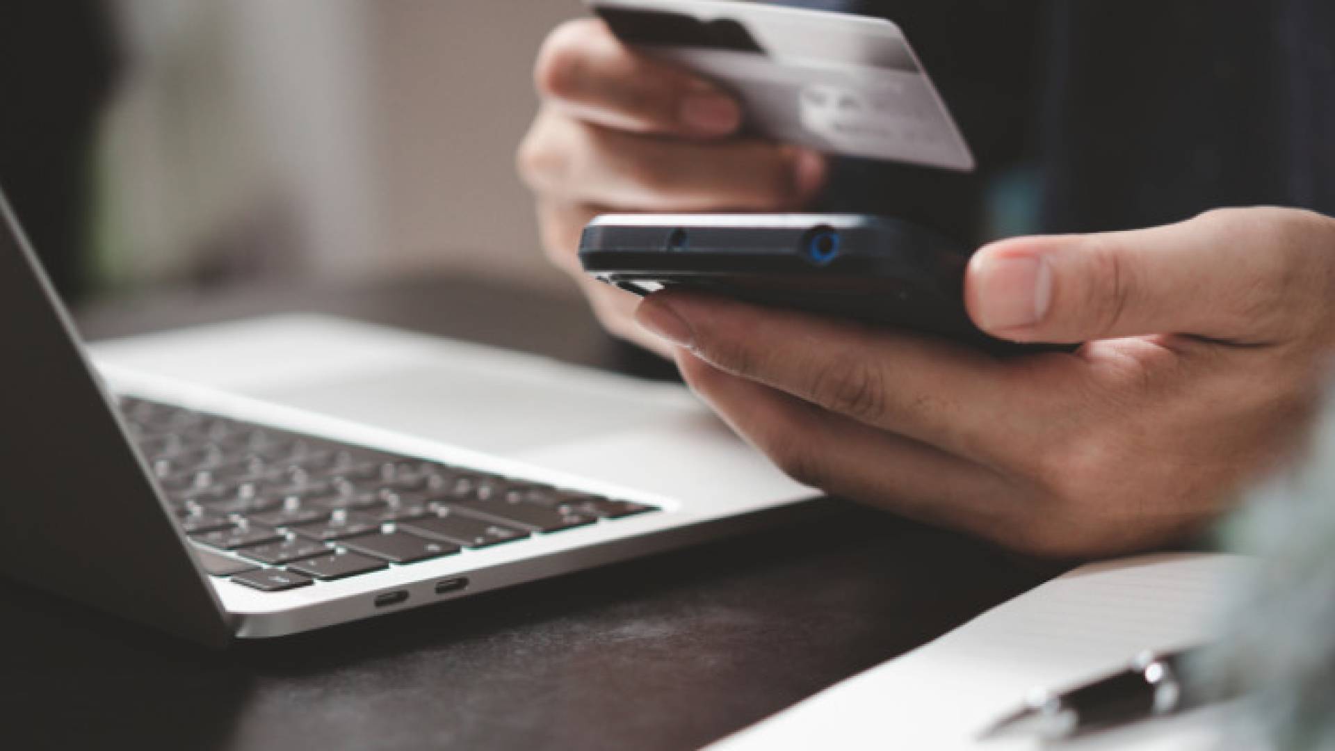 Roya News | Banks Association clarifies 'CliQ' service commission in Jordan