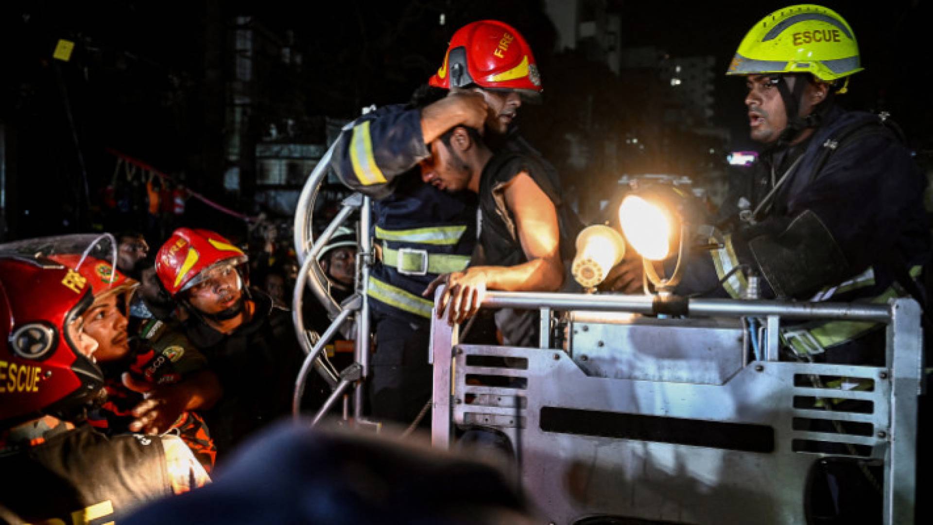 Roya News | Fire in Bangladesh claims 43 lives