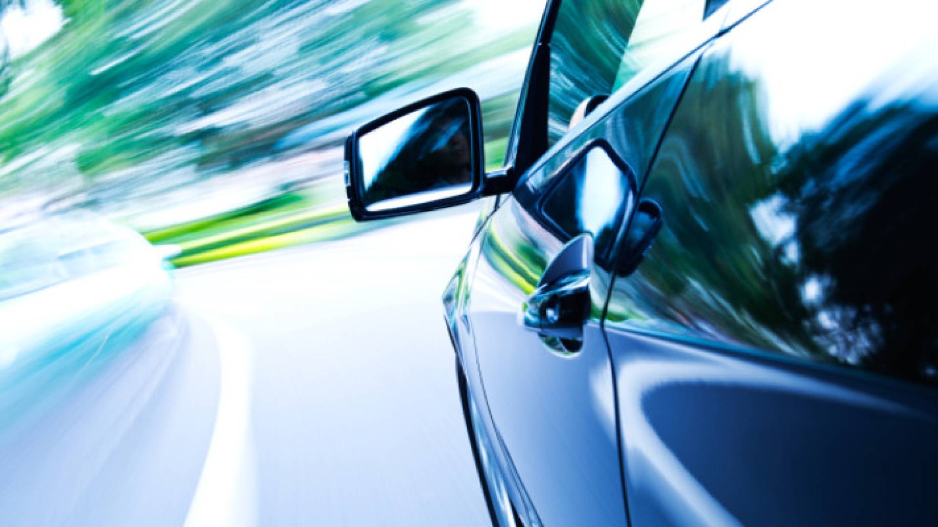 Roya News | Foreign vehicle caught speeding on Azraq highway