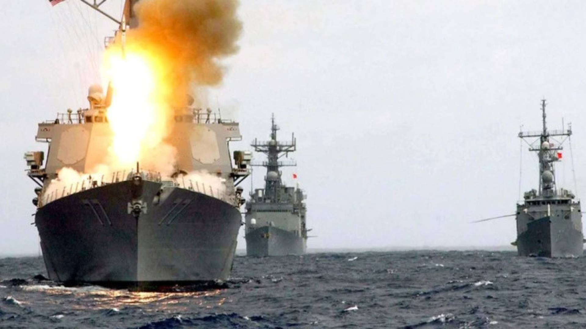 Roya News | Houthi forces target American ship in Red Sea with missiles