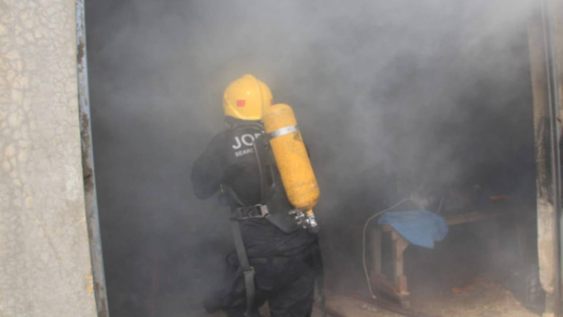 Roya News | Fire in Mafraq hangar containing shops successfully controlled