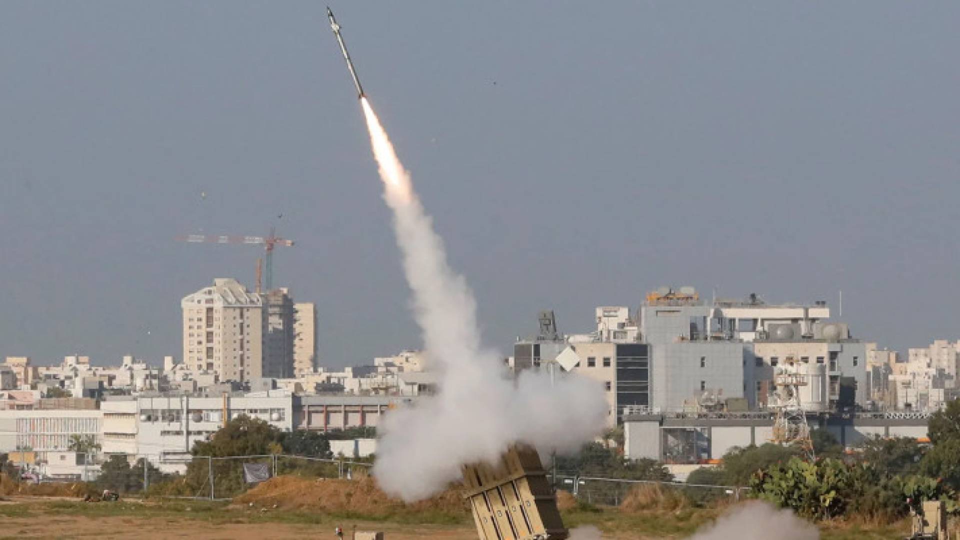 Roya News | Fire erupts in northern “Israel” after Iron Dome interceptions