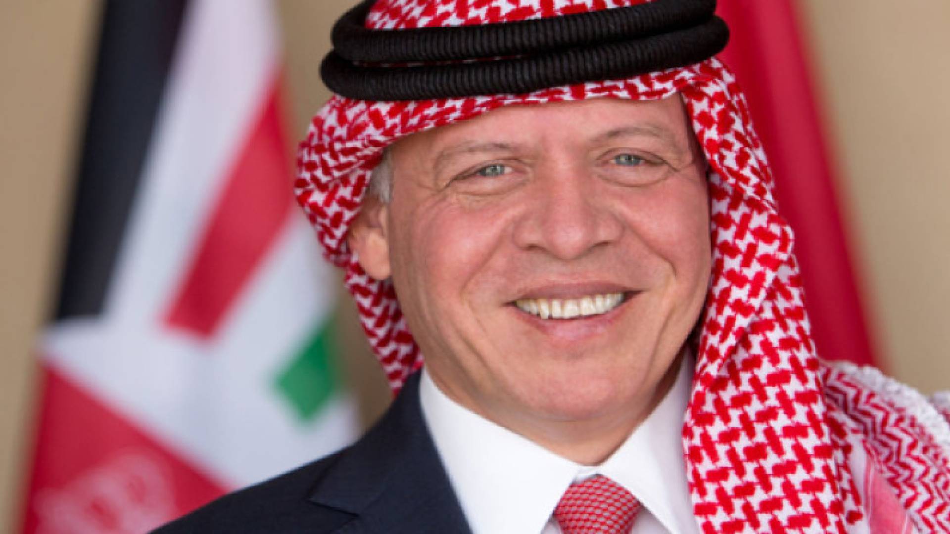 Roya News | King congratulates Kuwait's Crown Prince on his new role