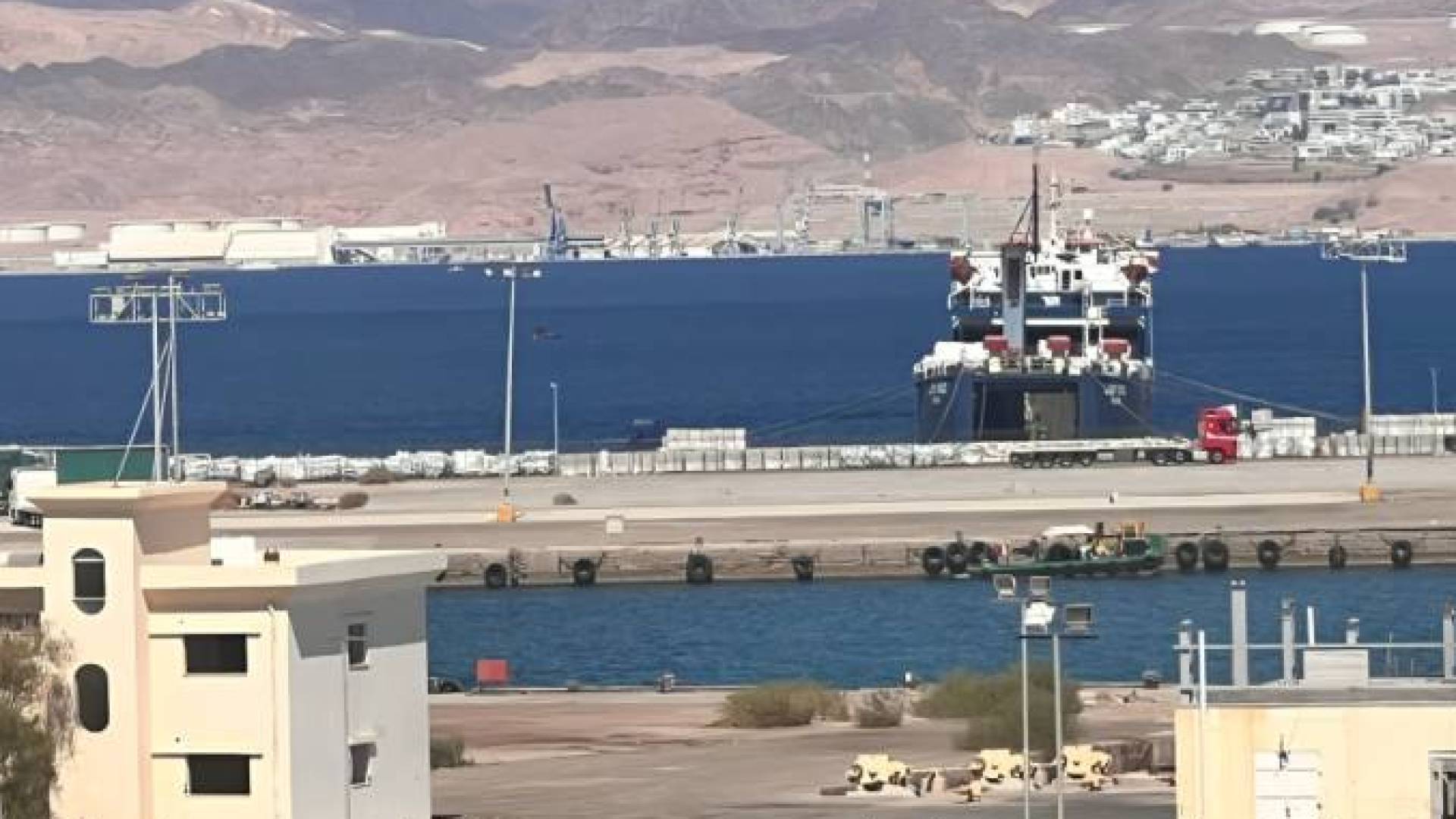 Roya News | Kuwait ship delivers urgent humanitarian aid to Gaza via ...