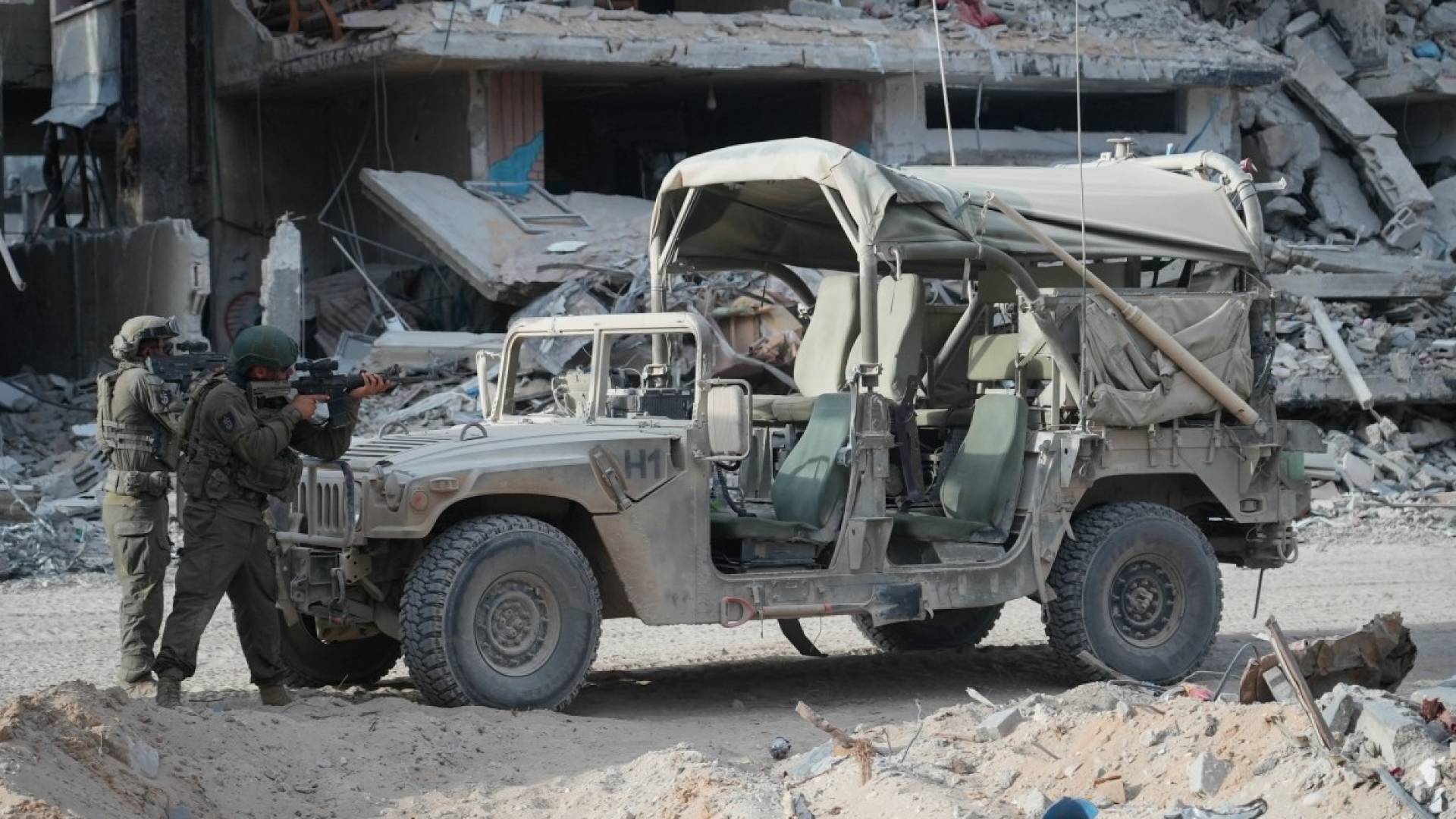 Roya News | Four Israeli Occupation soldiers killed in Rafah ambush