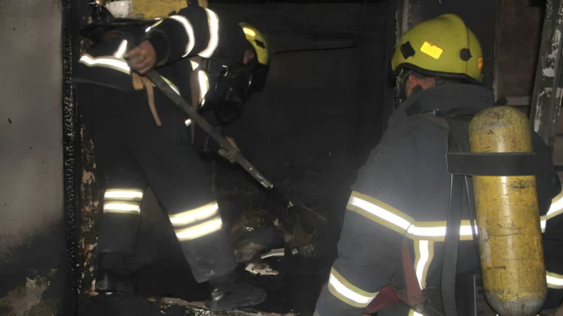 Roya News | Fire erupts at furniture warehouse in Irbid, woman hospitalized