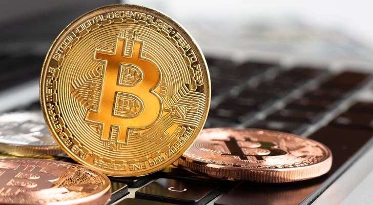رؤيا الإخباري لأول مرة عملة بيتكوين الافتراضية تتجاوز ٣٠ ألف دولار